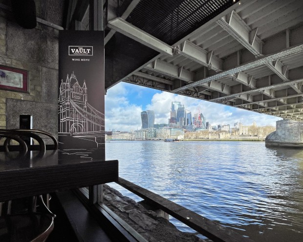 The Vault 1894: A Family-Run Pub By Tower Bridge | DesignMyNight