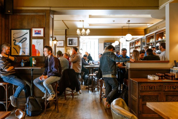 The Three Crowns: Top Pub In Old Street | DesignMyNight