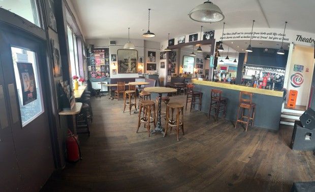 The Bread & Roses: Local Clapham Pub | DesignMyNight