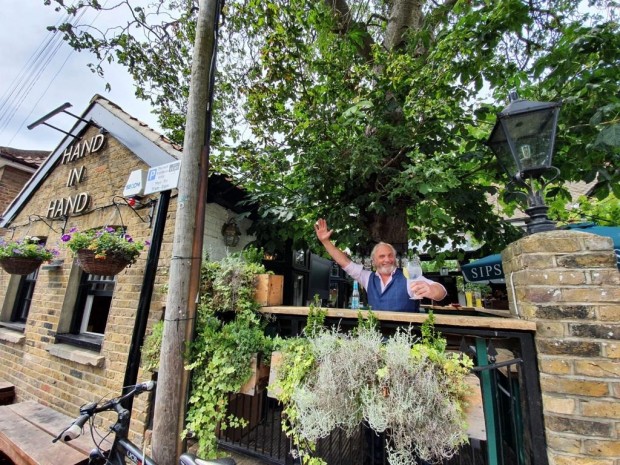 Hand in Hand Pub Wimbledon: Book A Table | DesignMyNight