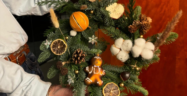 Festive wreath making at art'otel | Battersea, London Classes Reviews ...